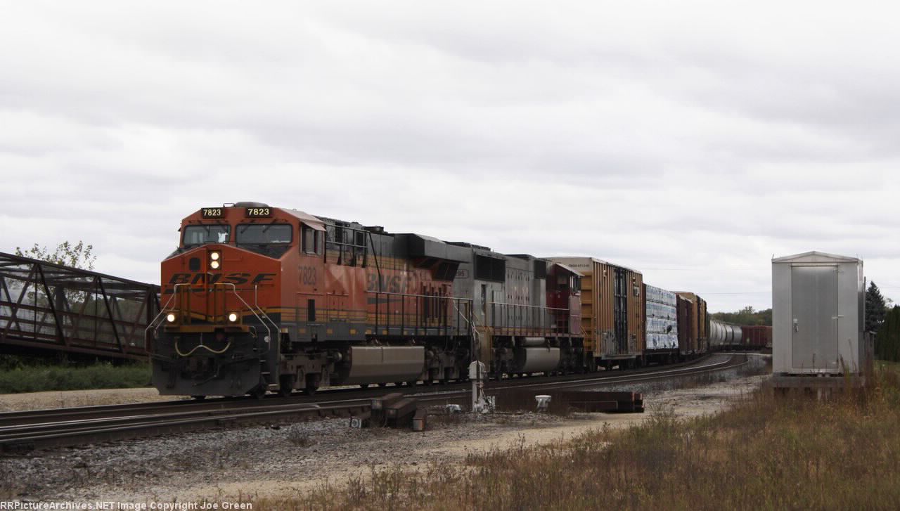 BNSF 7823